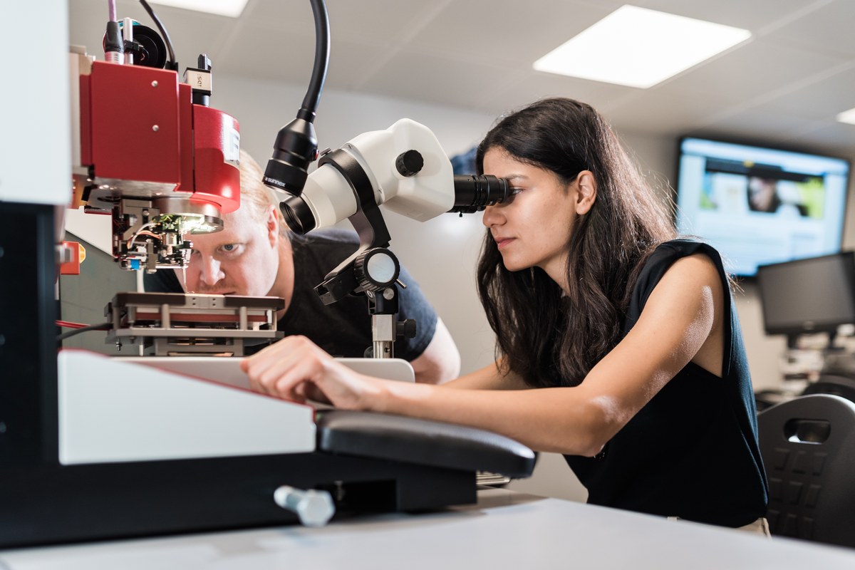 A new discovery for on-chip light sources — QUDOS